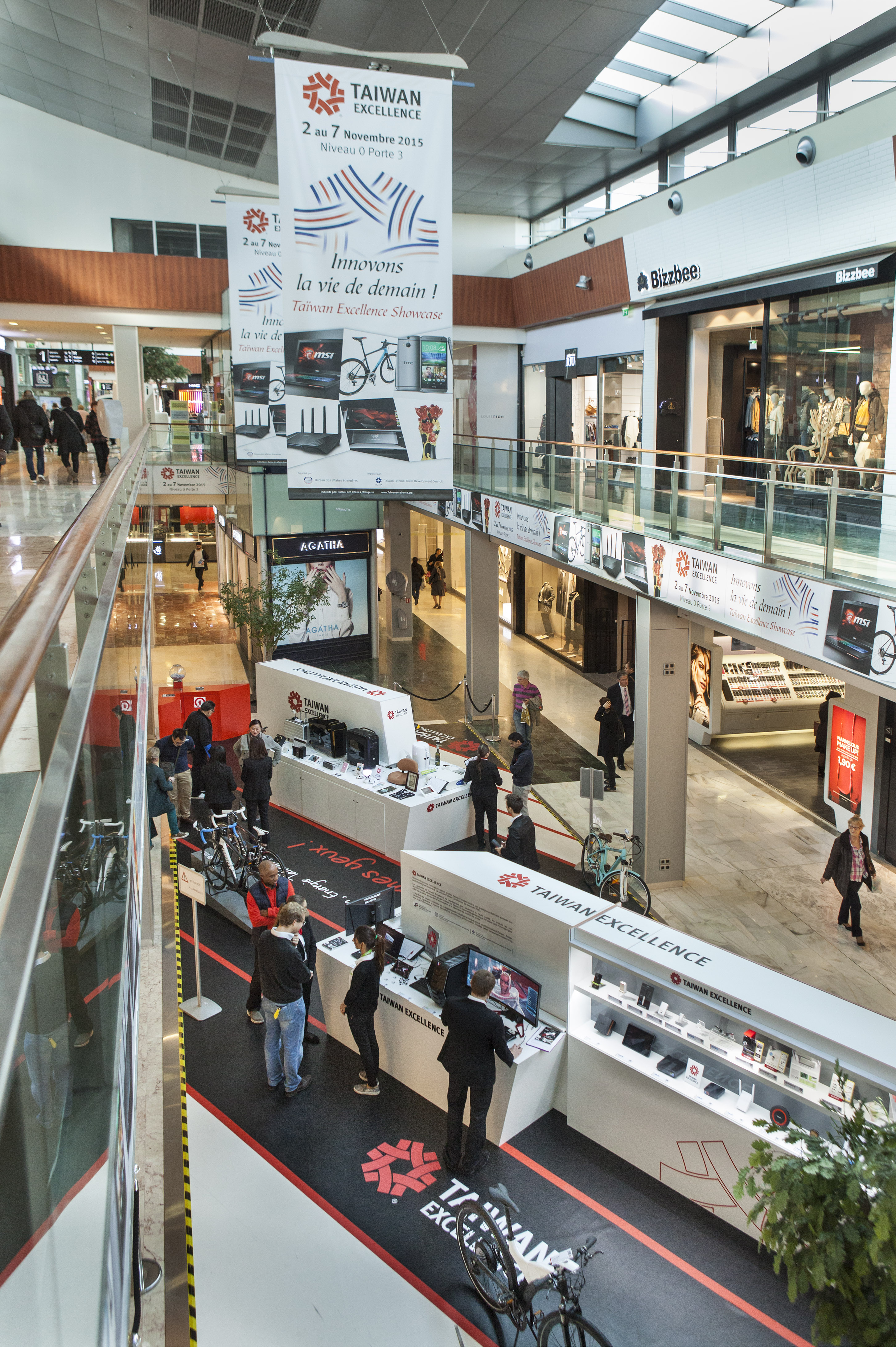 Westfield Velizy 2: Hire RS 1 - Main Floor Experience for Events and ...