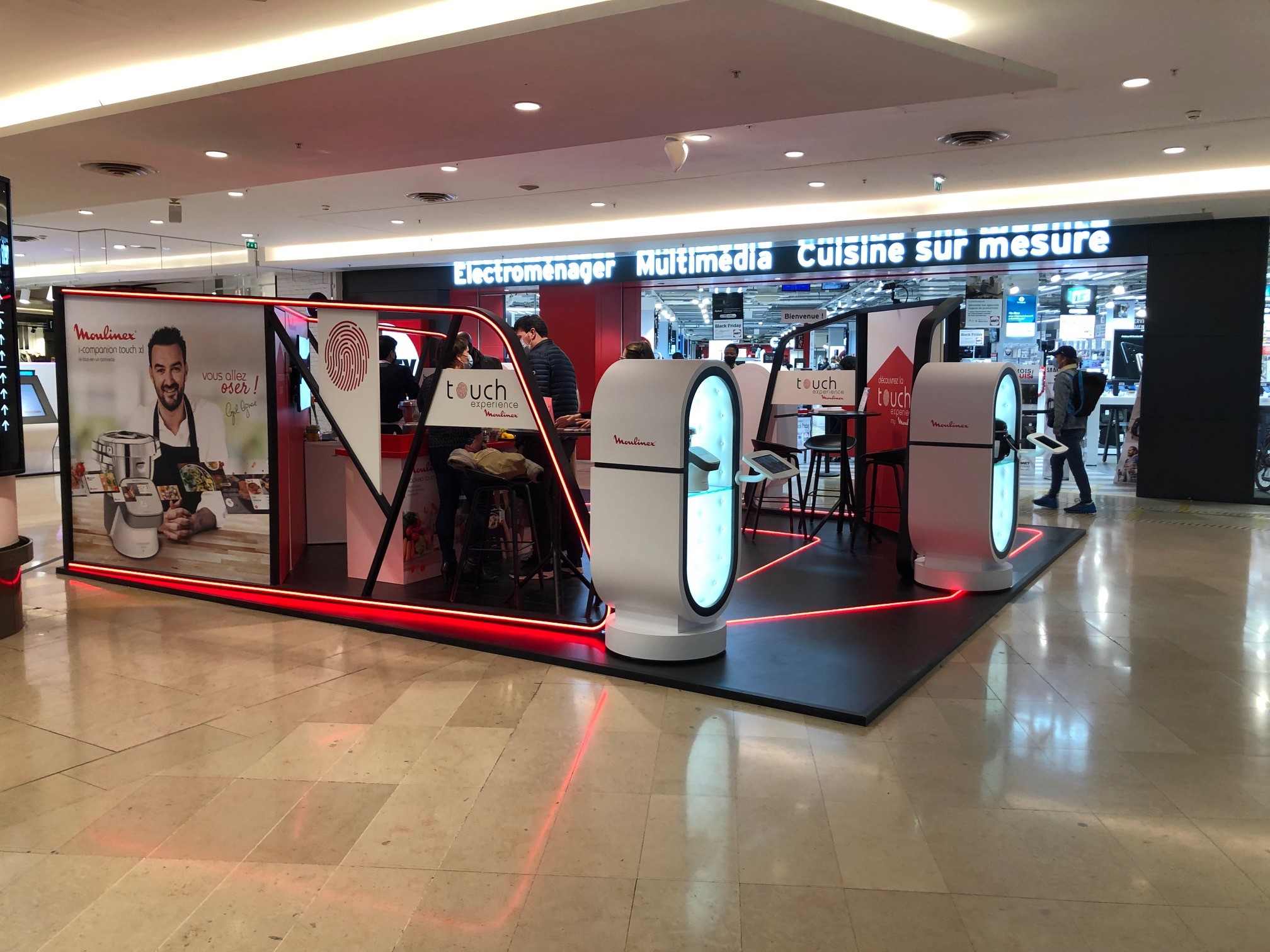 Westfield Les 4 Temps: Hire RS 2-1 - Main Floor Experience for Events ...