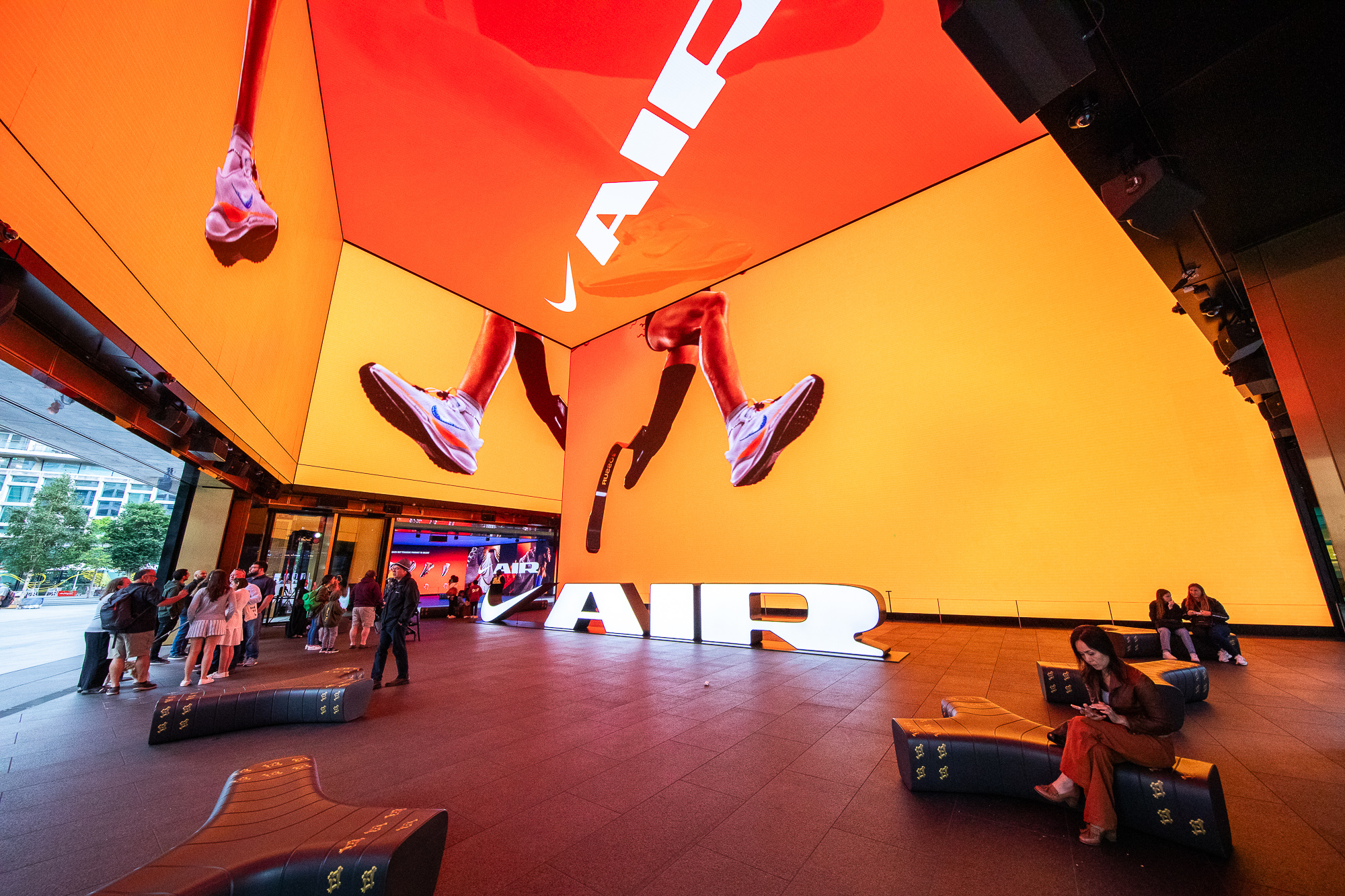 Now Trending: Interactive LED Space at Outernet London | Location Live