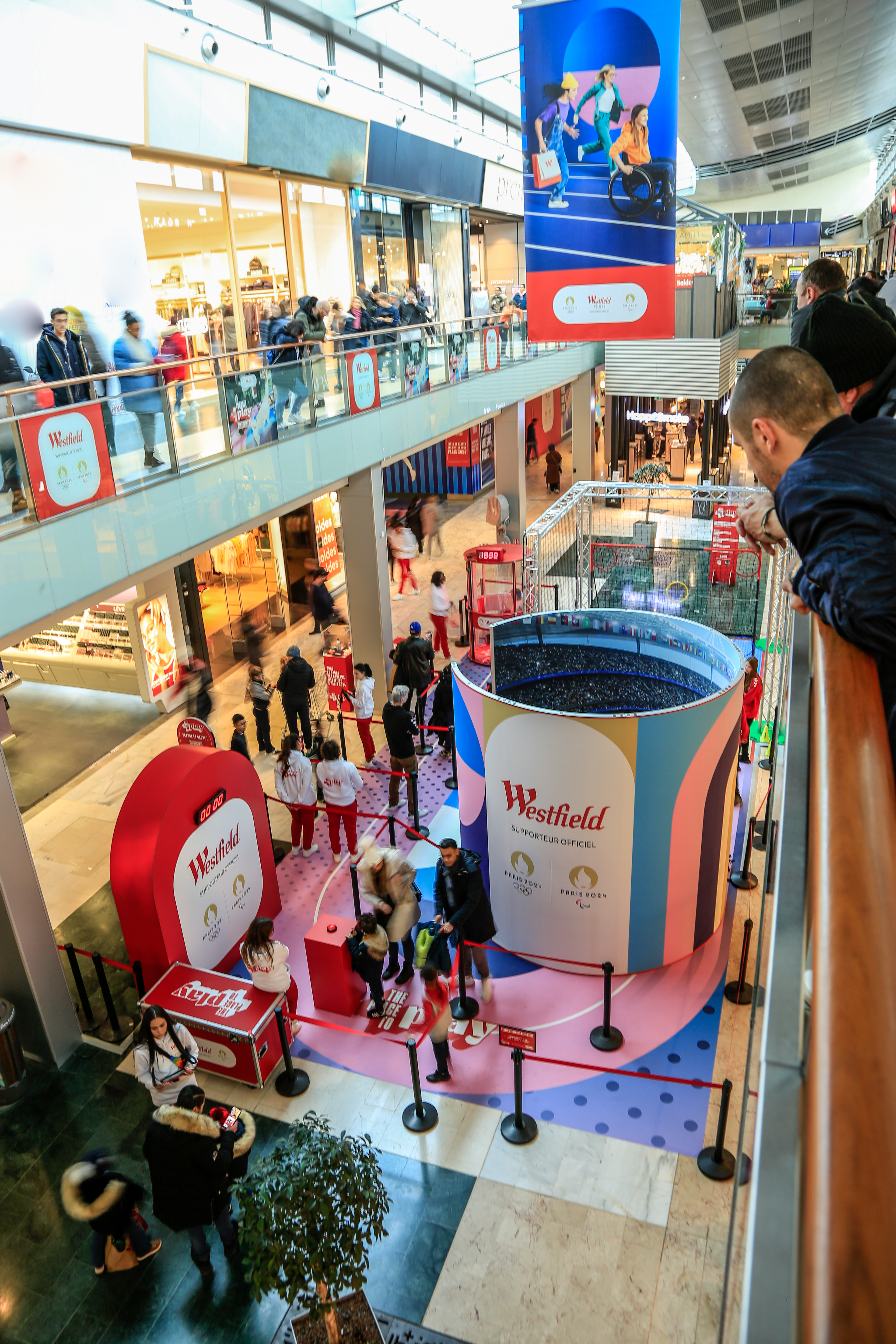 Westfield Velizy 2: Hire RS 1 - Main Floor Experience for Events and ...